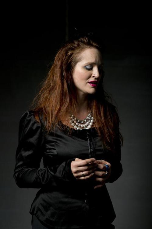 Lori Lewis - Maximum Rock Magazin